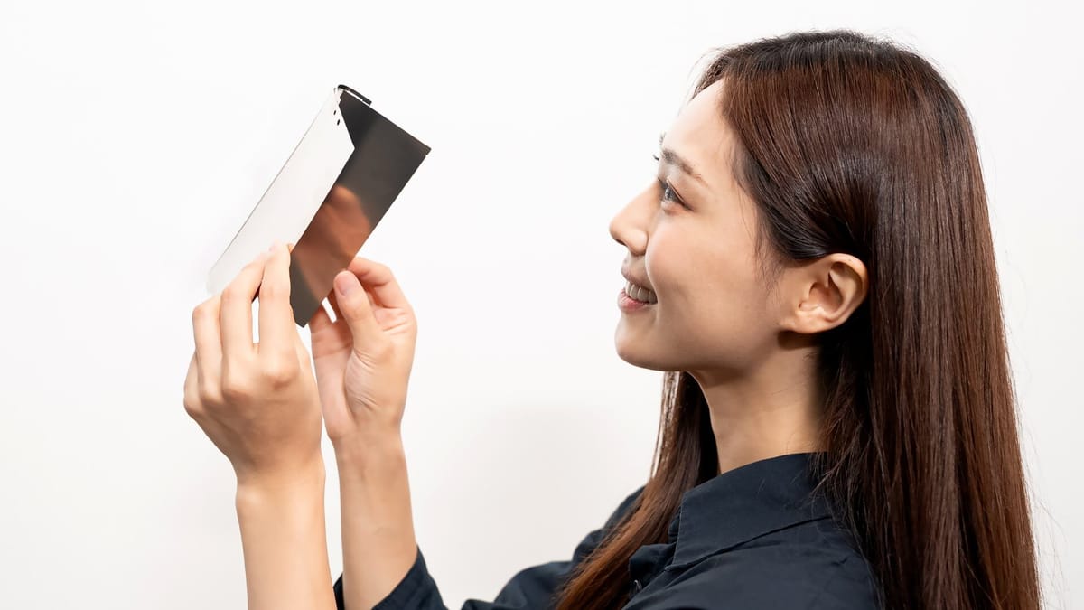 Samsung Display’s Foldable OLED Panel Used in Galaxy Z Fold7 Lasts Half ...
